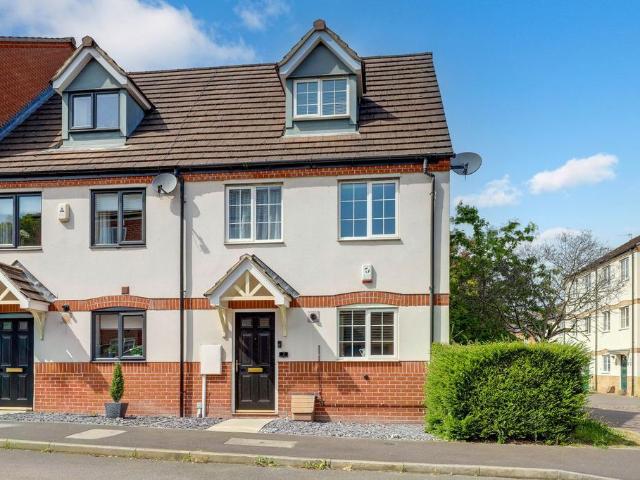3 bedroom end of terrace house for sale