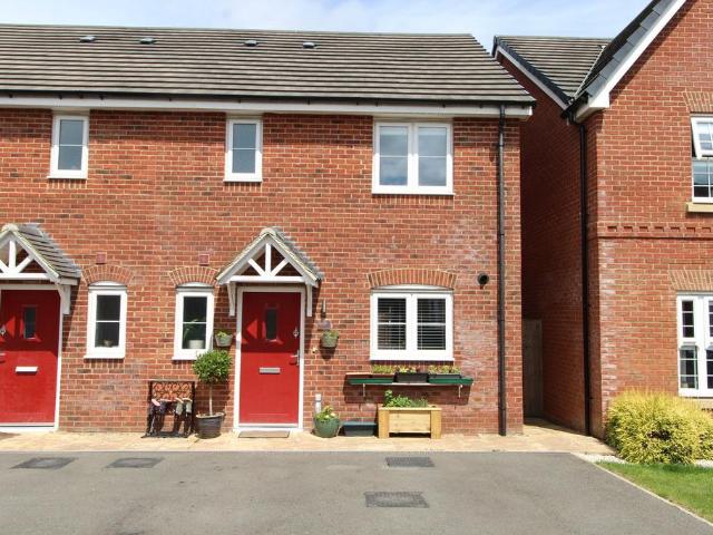 3 bedroom end of terrace house for sale