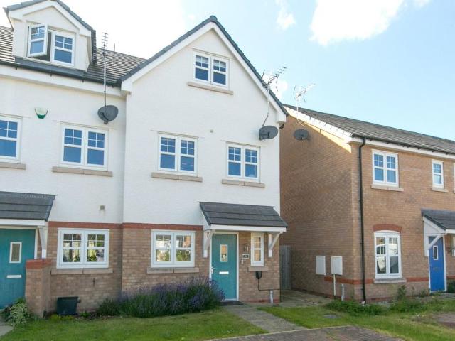 3 bedroom end of terrace house for sale