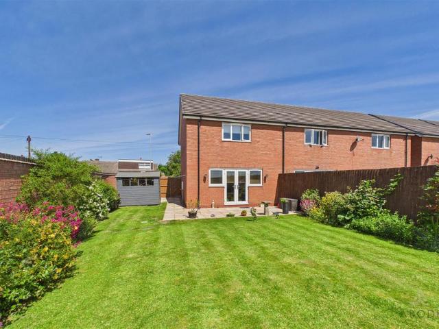 3 bedroom end of terrace house for sale