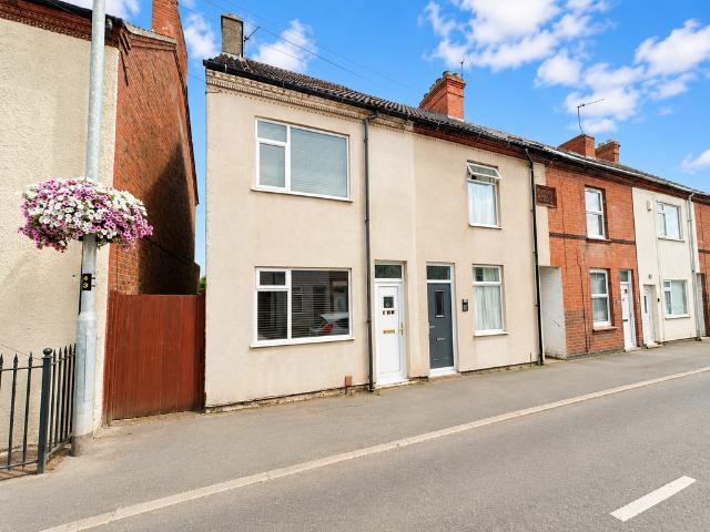 3 bedroom end of terrace house for sale