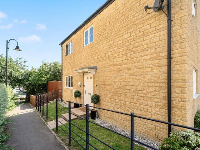 3 bedroom end of terrace house for sale