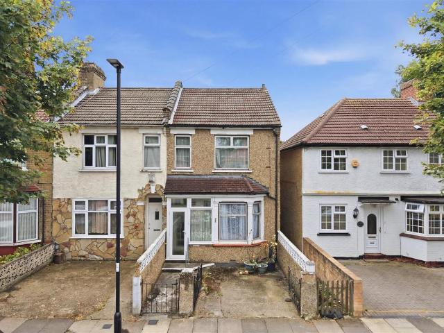3 bedroom end of terrace house for sale