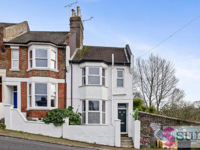 3 bedroom end of terrace house for sale