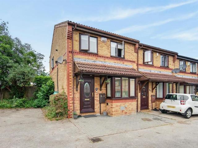 3 bedroom end of terrace house for sale