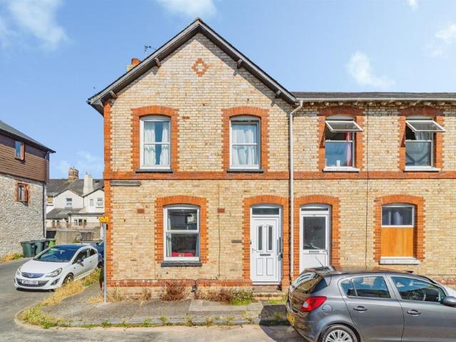 3 bedroom end of terrace house for sale