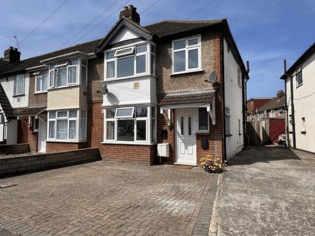 3 bedroom end of terrace house for sale