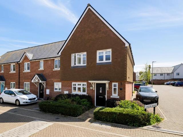 3 bedroom end of terrace house for sale