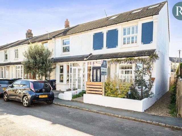 3 bedroom end of terrace house for sale