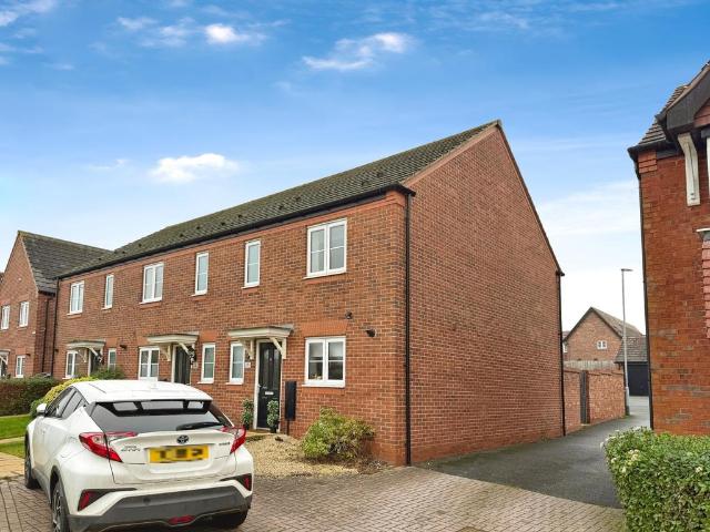 3 bedroom end of terrace house for sale