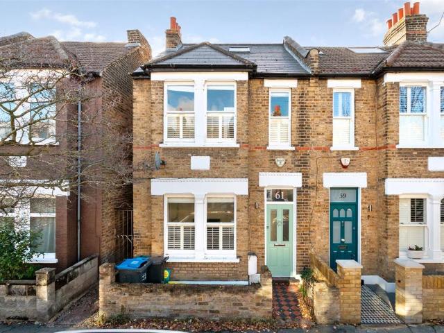 3 bedroom end of terrace house for sale