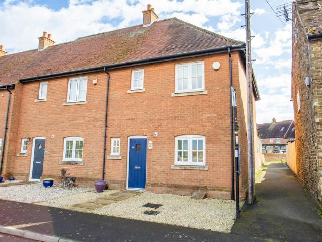 3 bedroom end of terrace house for sale