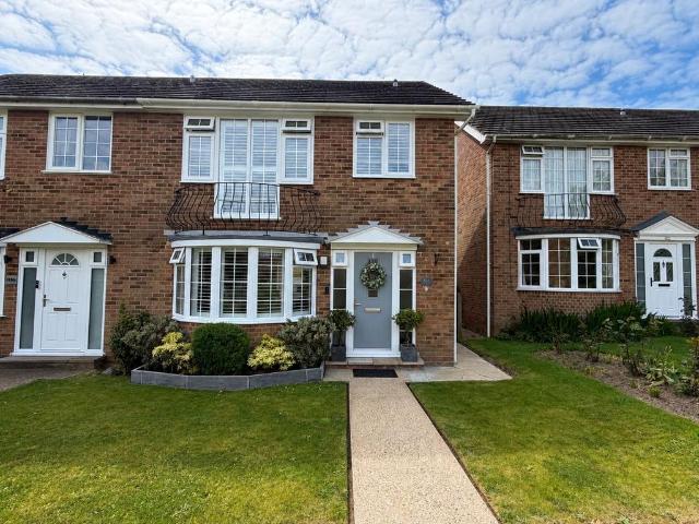 3 bedroom end of terrace house for sale
