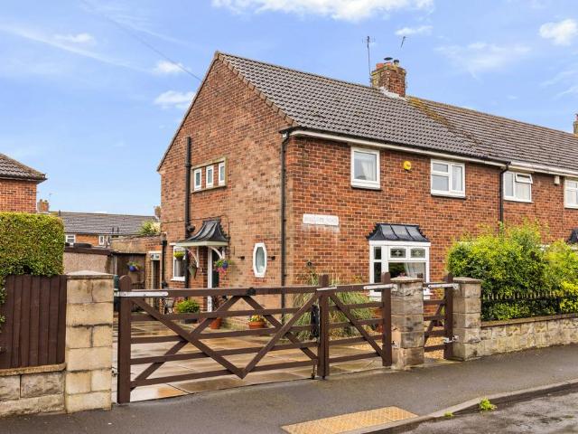 3 bedroom end of terrace house for sale