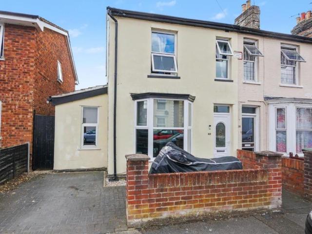 3 bedroom end of terrace house for sale