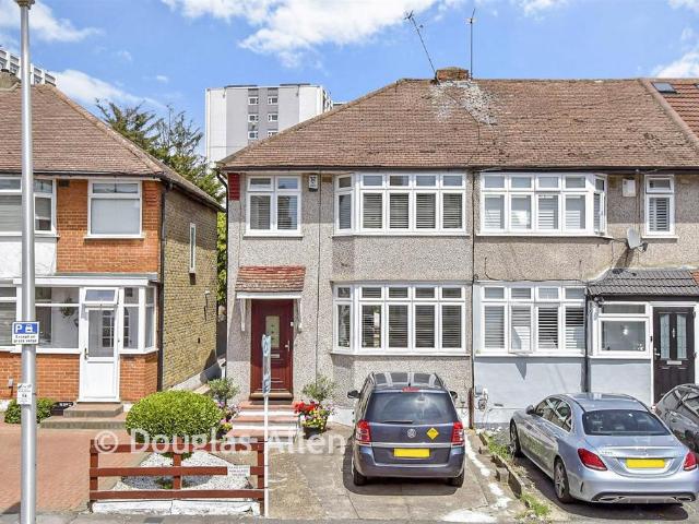 3 bedroom end of terrace house for sale