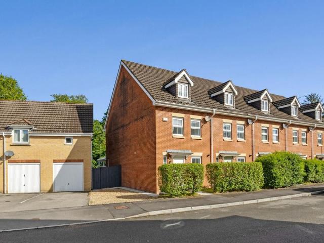 3 bedroom end of terrace house for sale