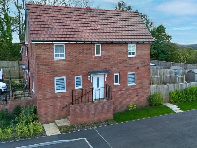 3 bedroom end of terrace house for sale