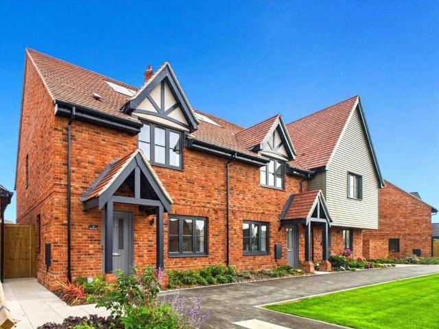 3 bedroom end of terrace house for sale