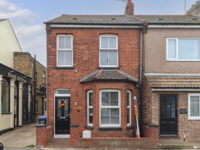 3 bedroom end of terrace house for sale