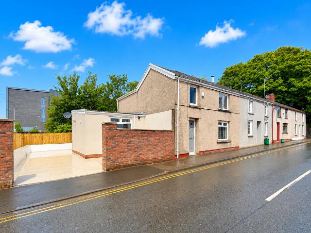 3 bedroom end of terrace house for sale