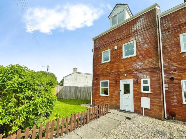 3 bedroom terraced house for sale
