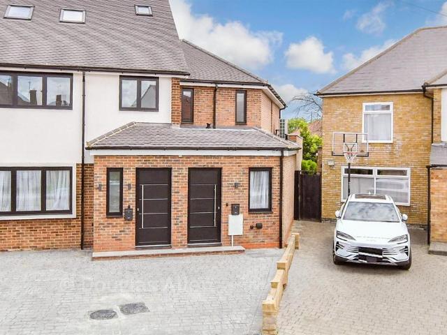 3 bedroom end of terrace house for sale