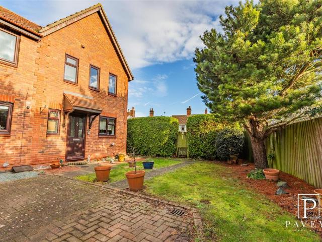 3 bedroom end of terrace house for sale
