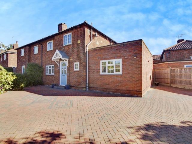 3 bedroom end of terrace house for sale