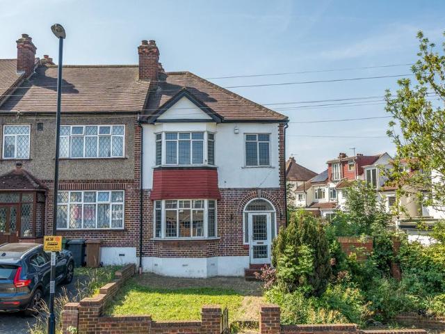 3 bedroom end of terrace house for sale
