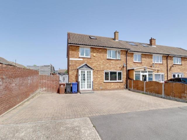 3 bedroom end of terrace house for sale