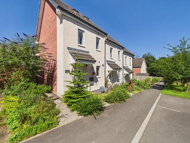 3 bedroom end of terrace house for sale