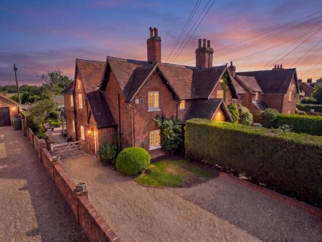 3 bedroom end of terrace house for sale