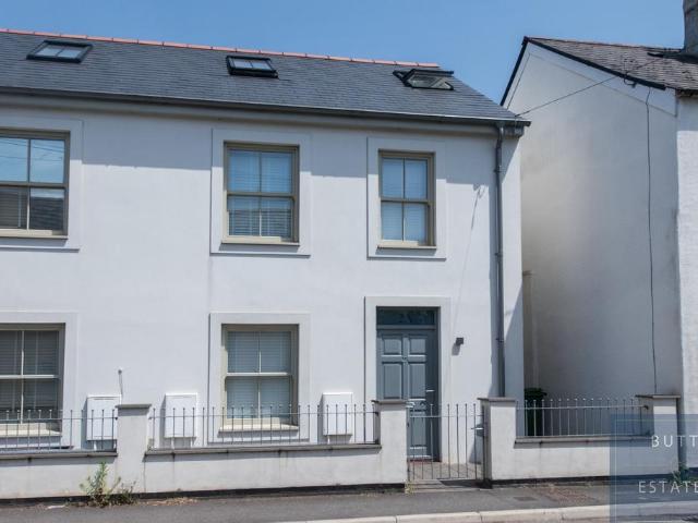 3 bedroom end of terrace house for sale