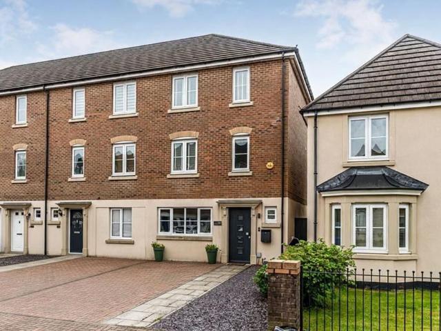 3 bedroom end of terrace house for sale