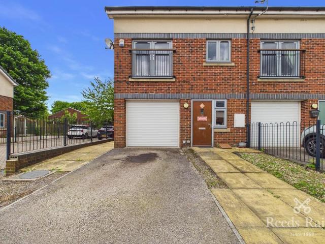 3 bedroom end of terrace house for sale