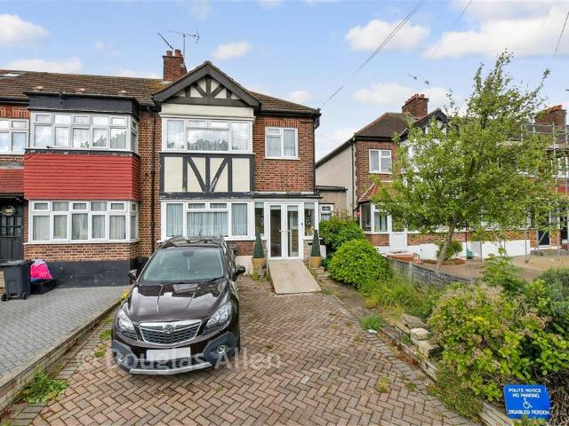 3 bedroom end of terrace house for sale