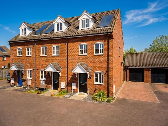 3 bedroom end of terrace house for sale