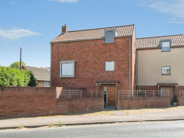 3 bedroom end of terrace house for sale