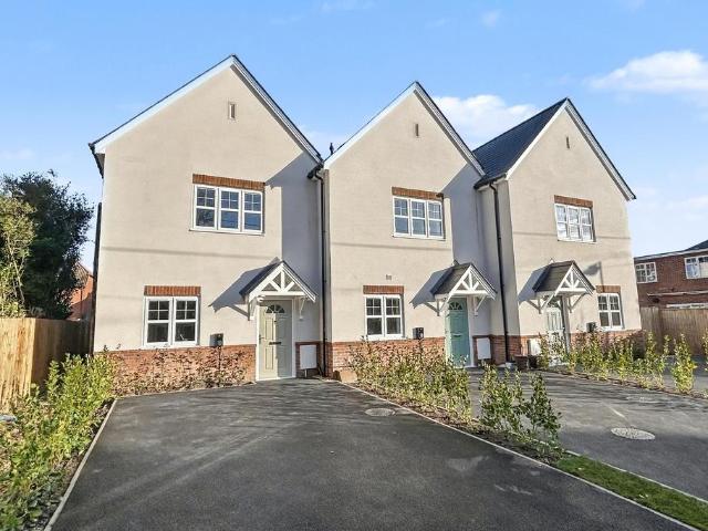 3 bedroom end of terrace house for sale
