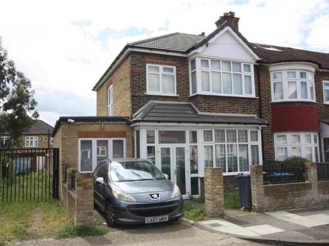 3 bedroom end of terrace house for sale