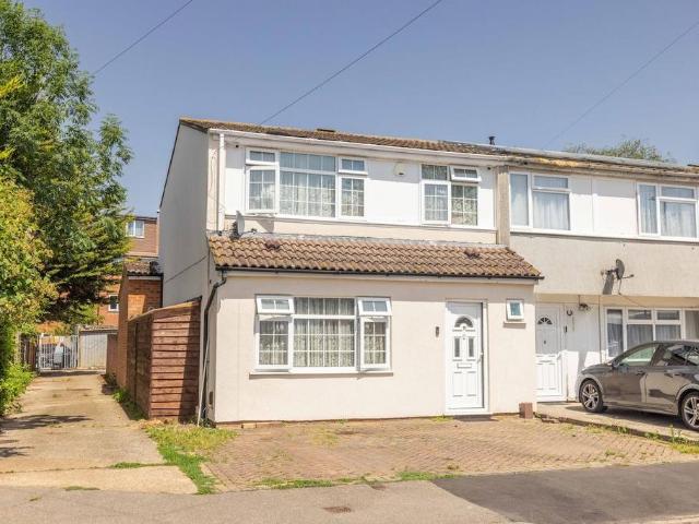 3 bedroom end of terrace house for sale