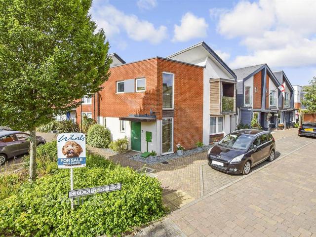 3 bedroom end of terrace house for sale