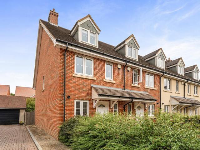 3 bedroom end of terrace house for sale