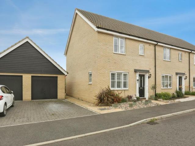 3 bedroom end of terrace house for sale