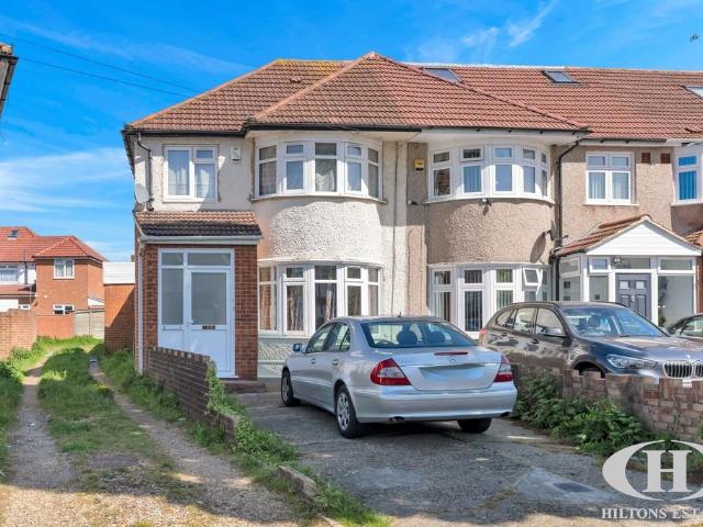 3 bedroom end of terrace house for sale
