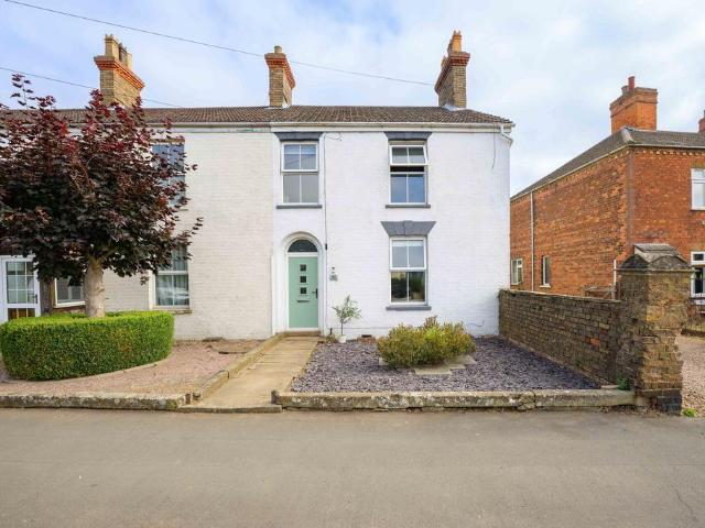 3 bedroom end of terrace house for sale
