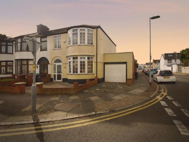 3 bedroom end of terrace house for sale