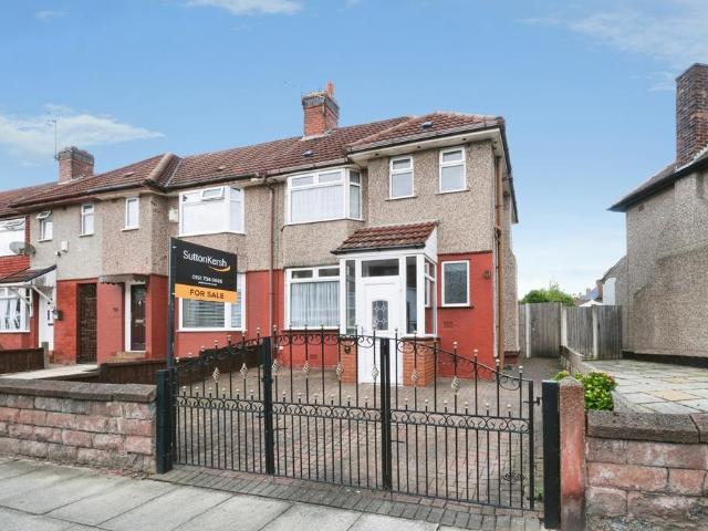 3 bedroom end of terrace house for sale