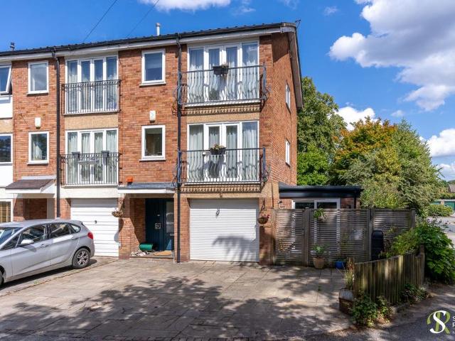 3 bedroom end of terrace house for sale